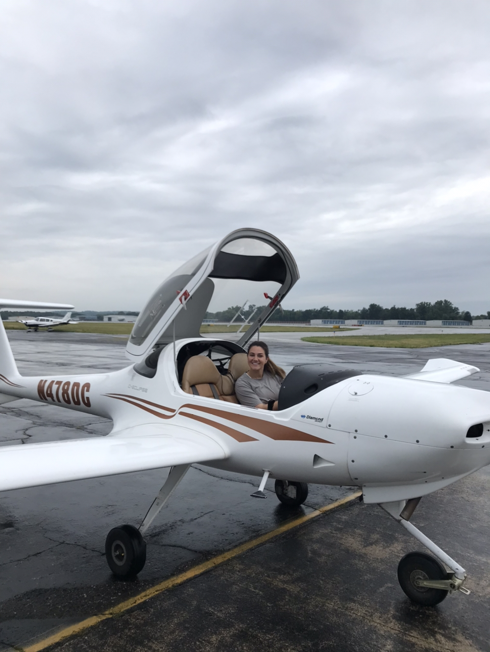 Congratulations to Sarah on her First Solo Flight! - Crosswinds Aviation